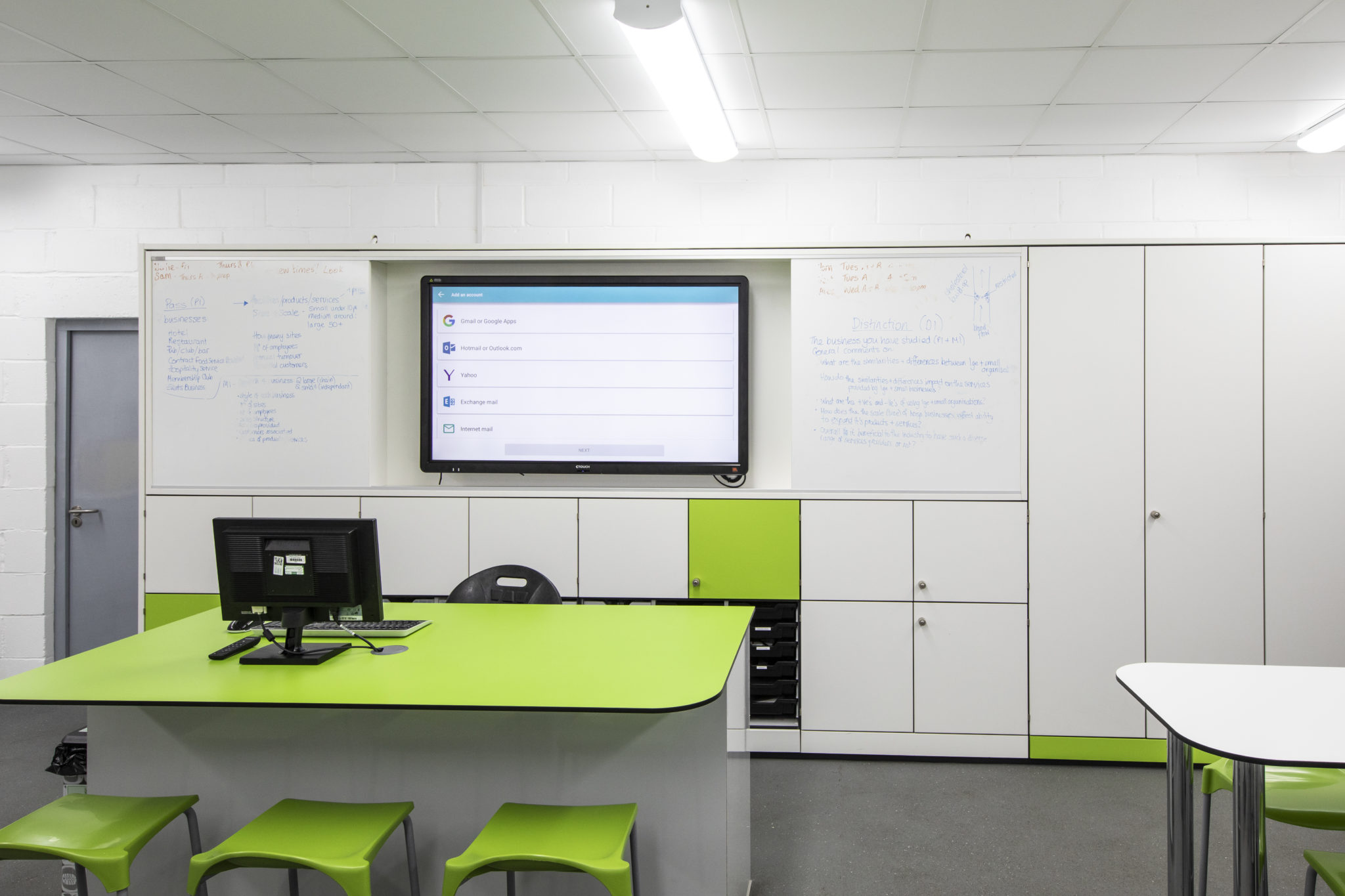 Clear The Clutter – 5 Benefits of Teaching Walls - Envoplan